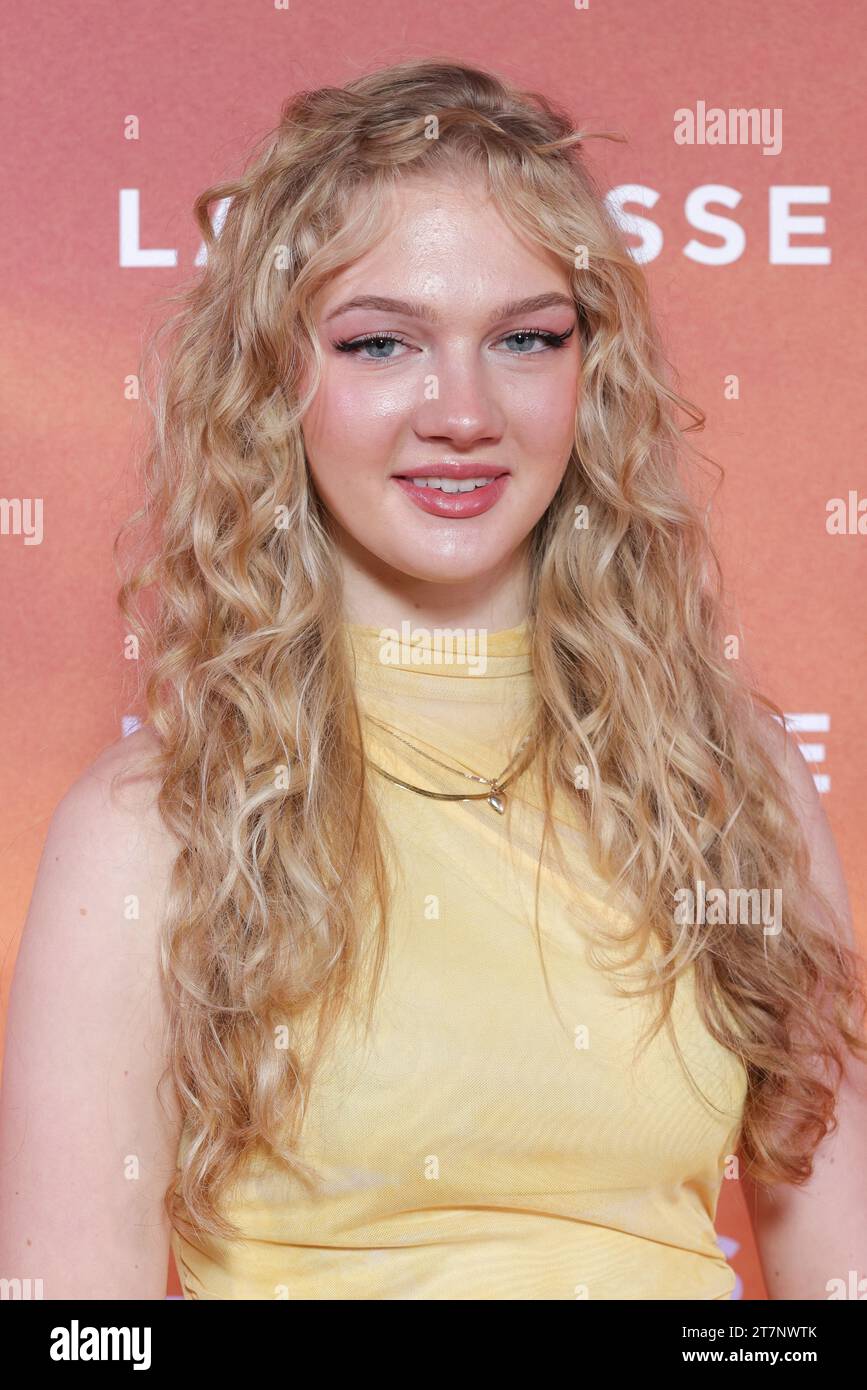 Paris, France. 16th Nov, 2023. US actress Sarah Abbott attending the ...