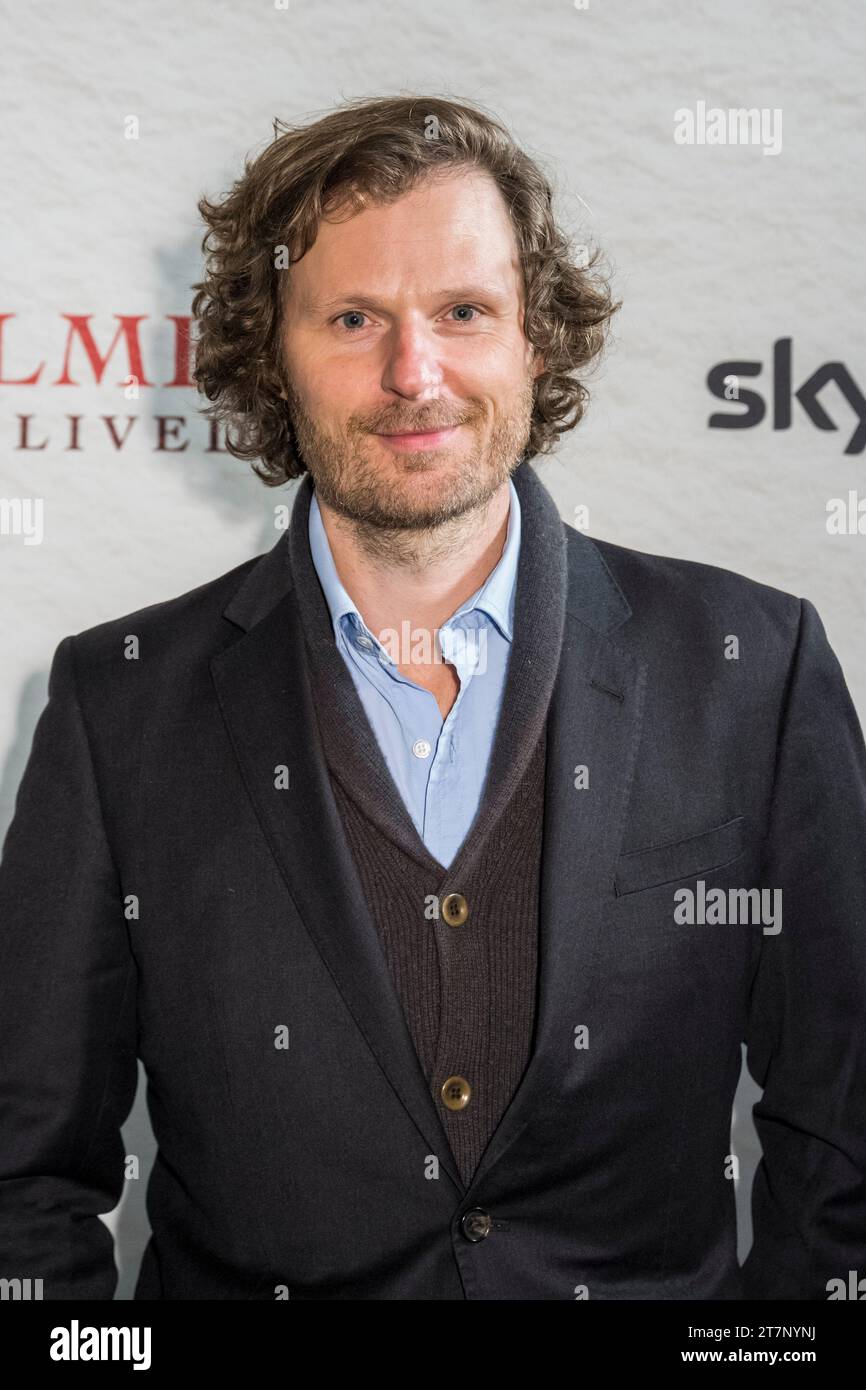 David holmes young hi-res stock photography and images - Alamy