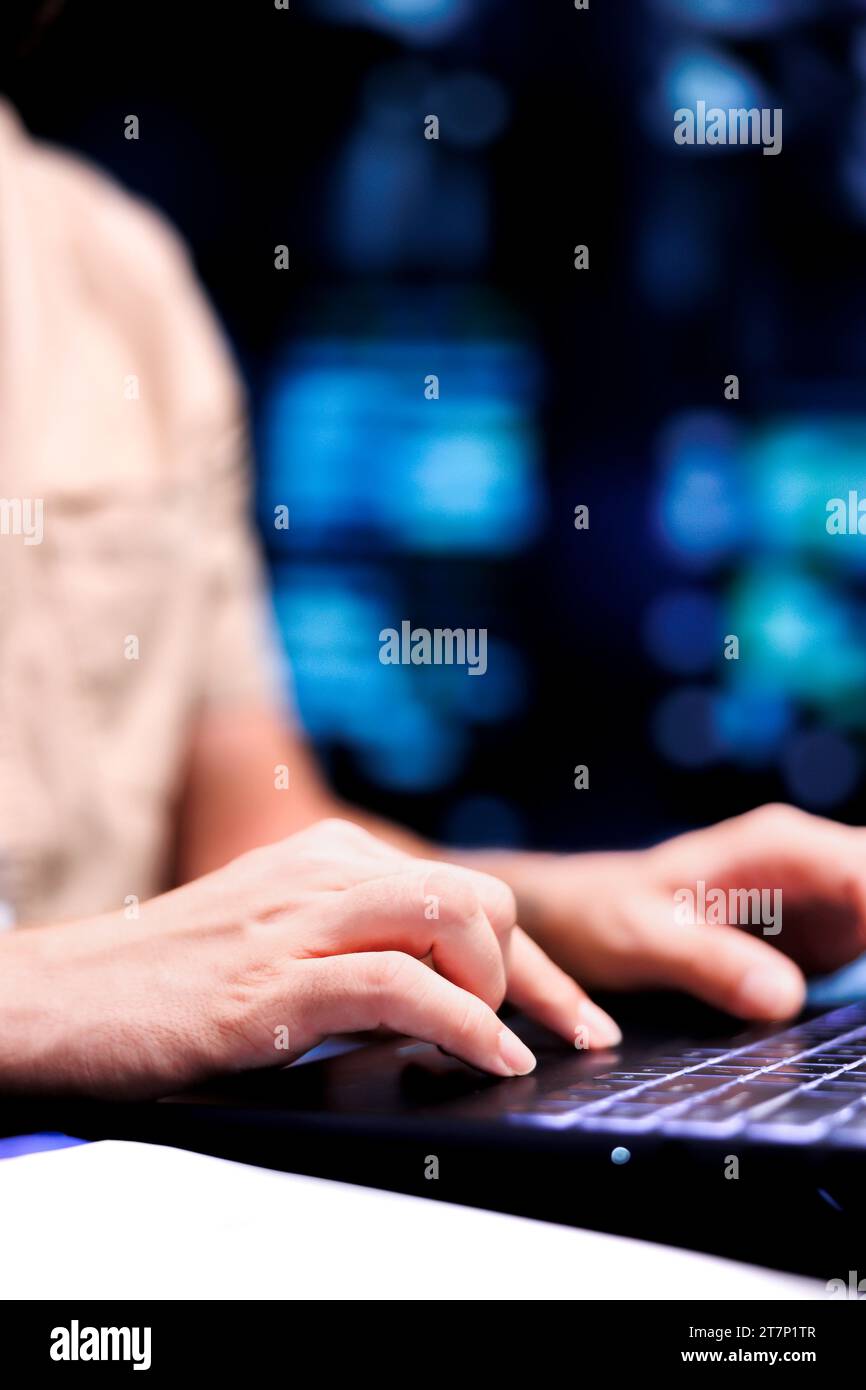 Data center availability hi-res stock photography and images - Alamy