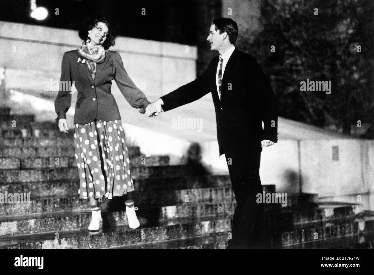 Michelle Pfeiffer, Matthew Modine, on-set of the film, "Married To The ...