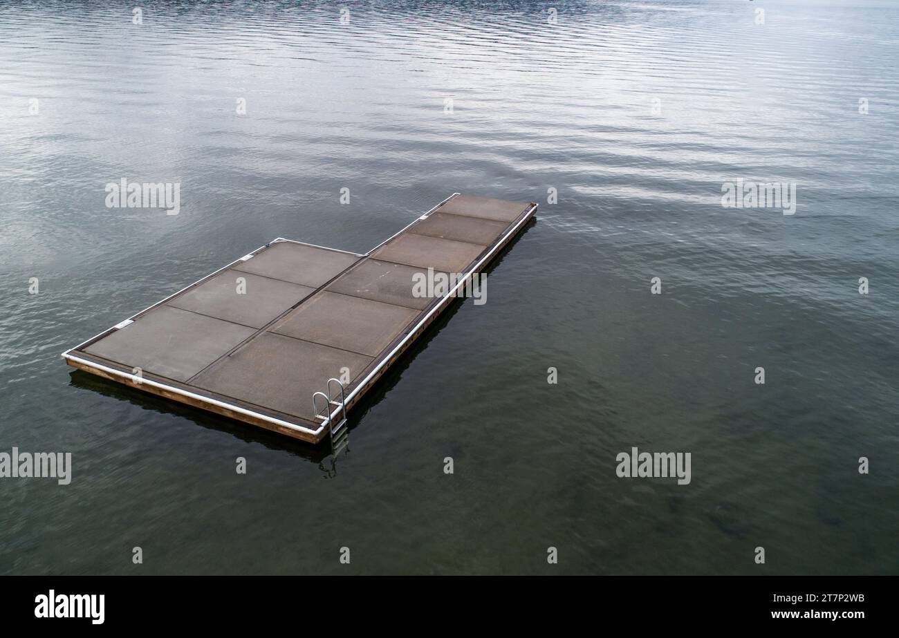 Platform dock hi-res stock photography and images - Alamy