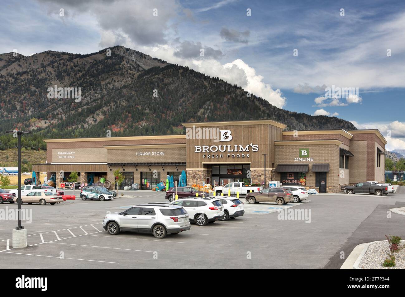 Grocery store window hi-res stock photography and images - Alamy