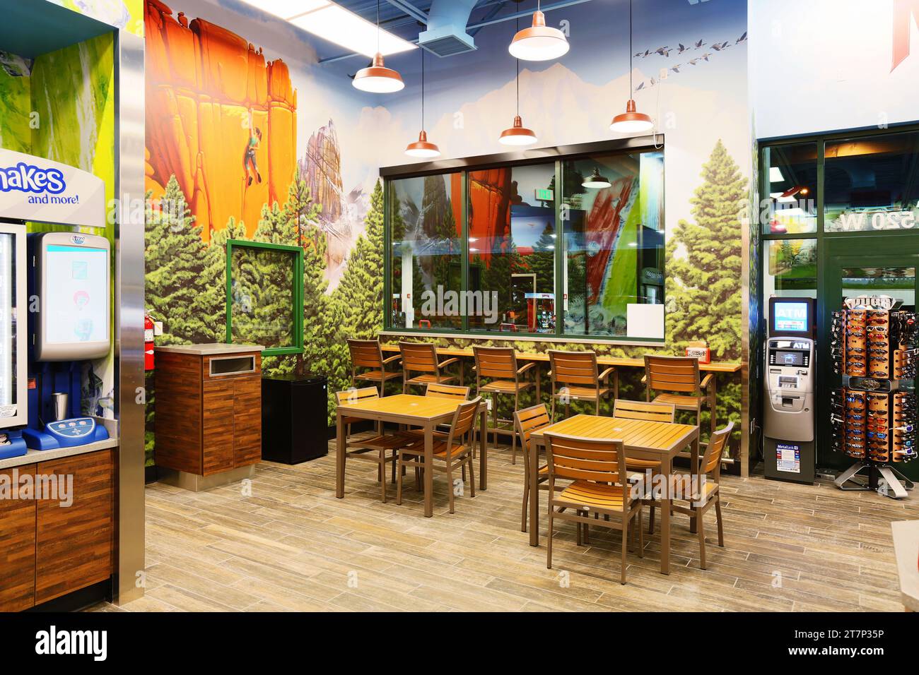 Convenience store interior snack hi-res stock photography and images ...