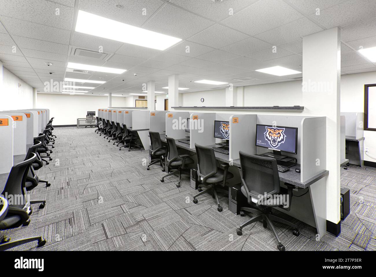 Individual computer stations hi-res stock photography and images - Alamy