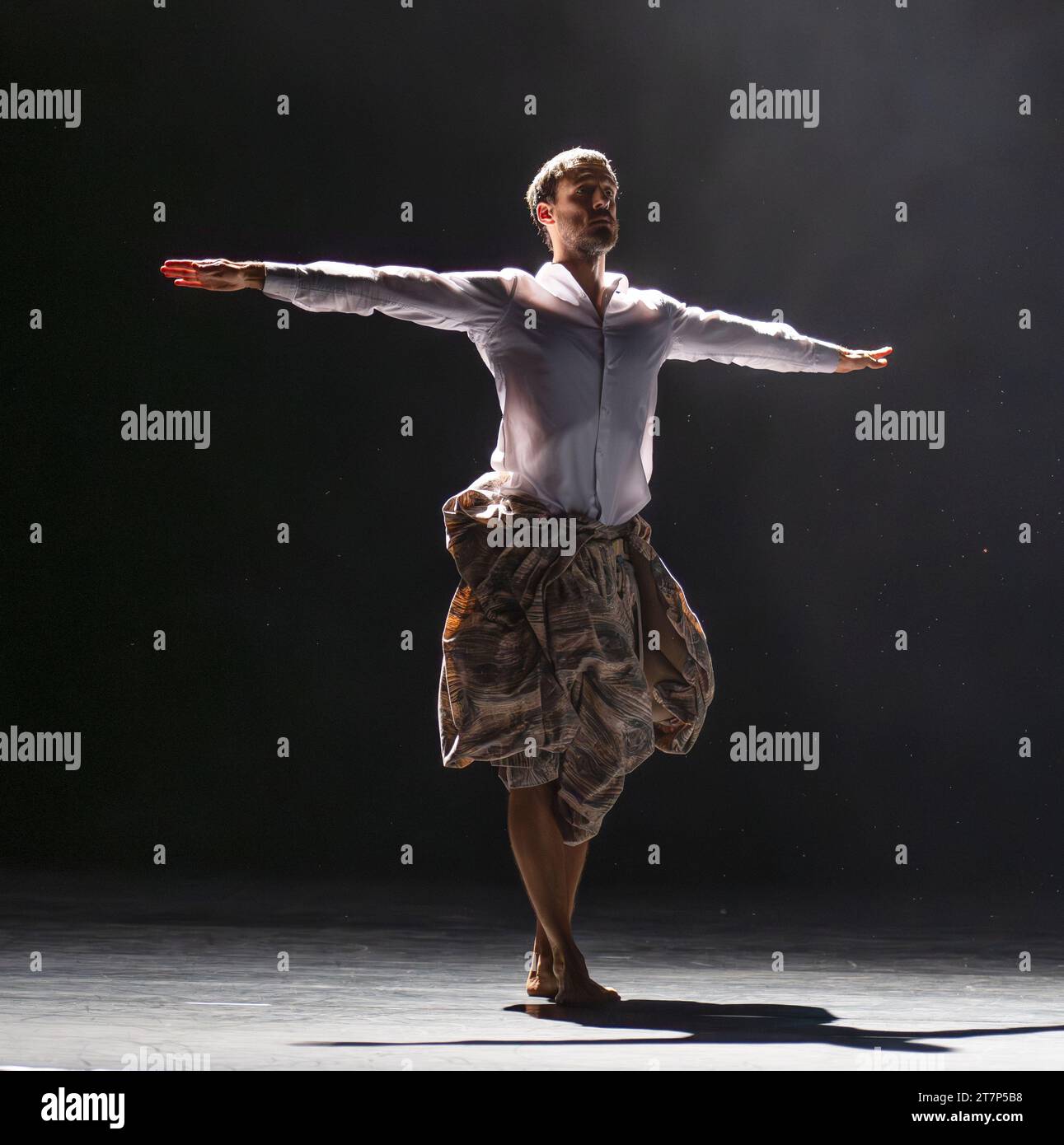 London, UK. 16th Nov, 2023. Emanuel Gat Dance's LOVETRAIN2020 at Sadler ...