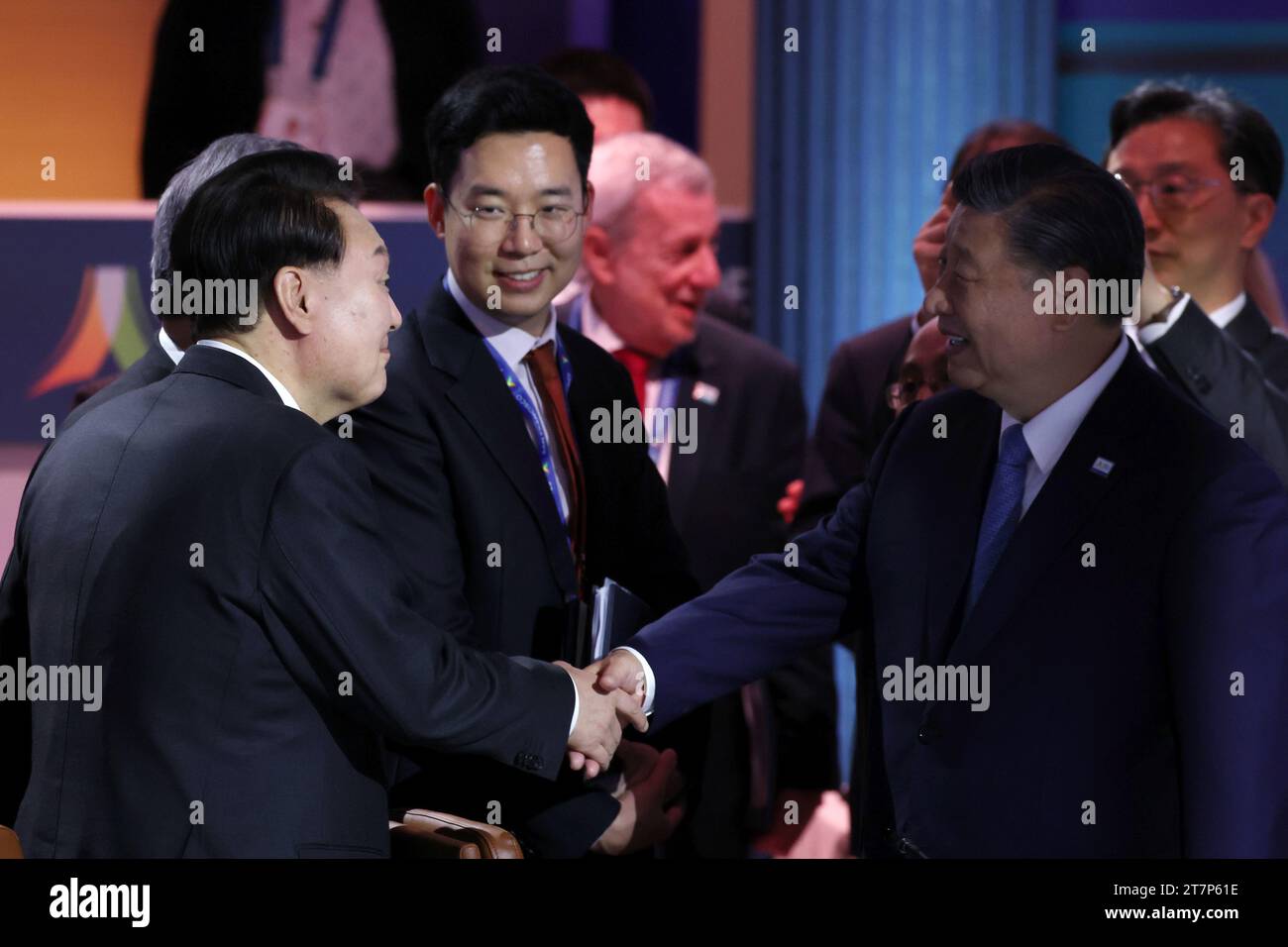 17th Nov, 2023. APEC summit in San Francisco South Korean President Yoon Suk Yeol (L) shakes ...