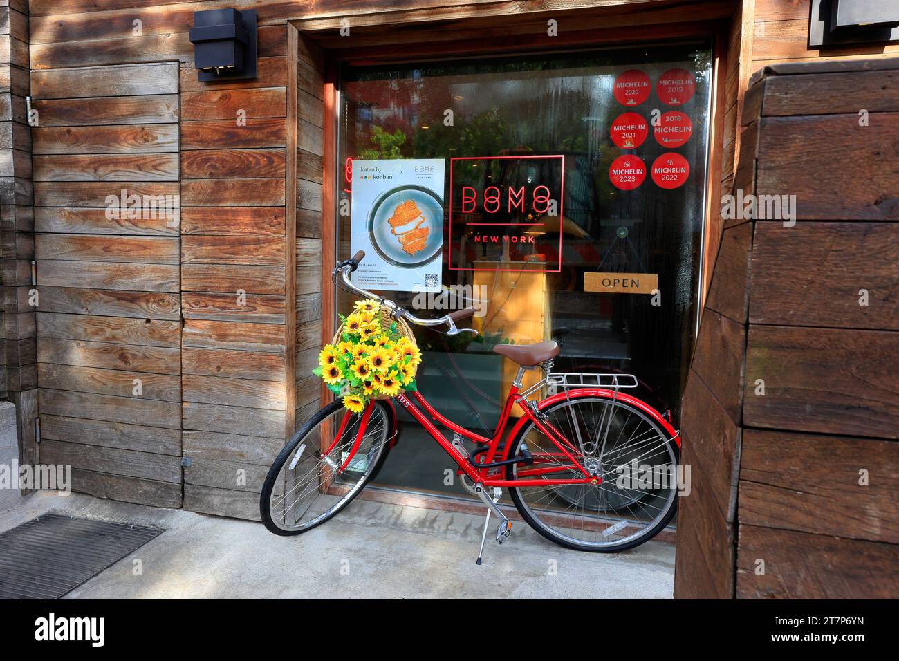 Domodomo, 140 W Houston St, New York, NYC storefront photo of a sushi ...