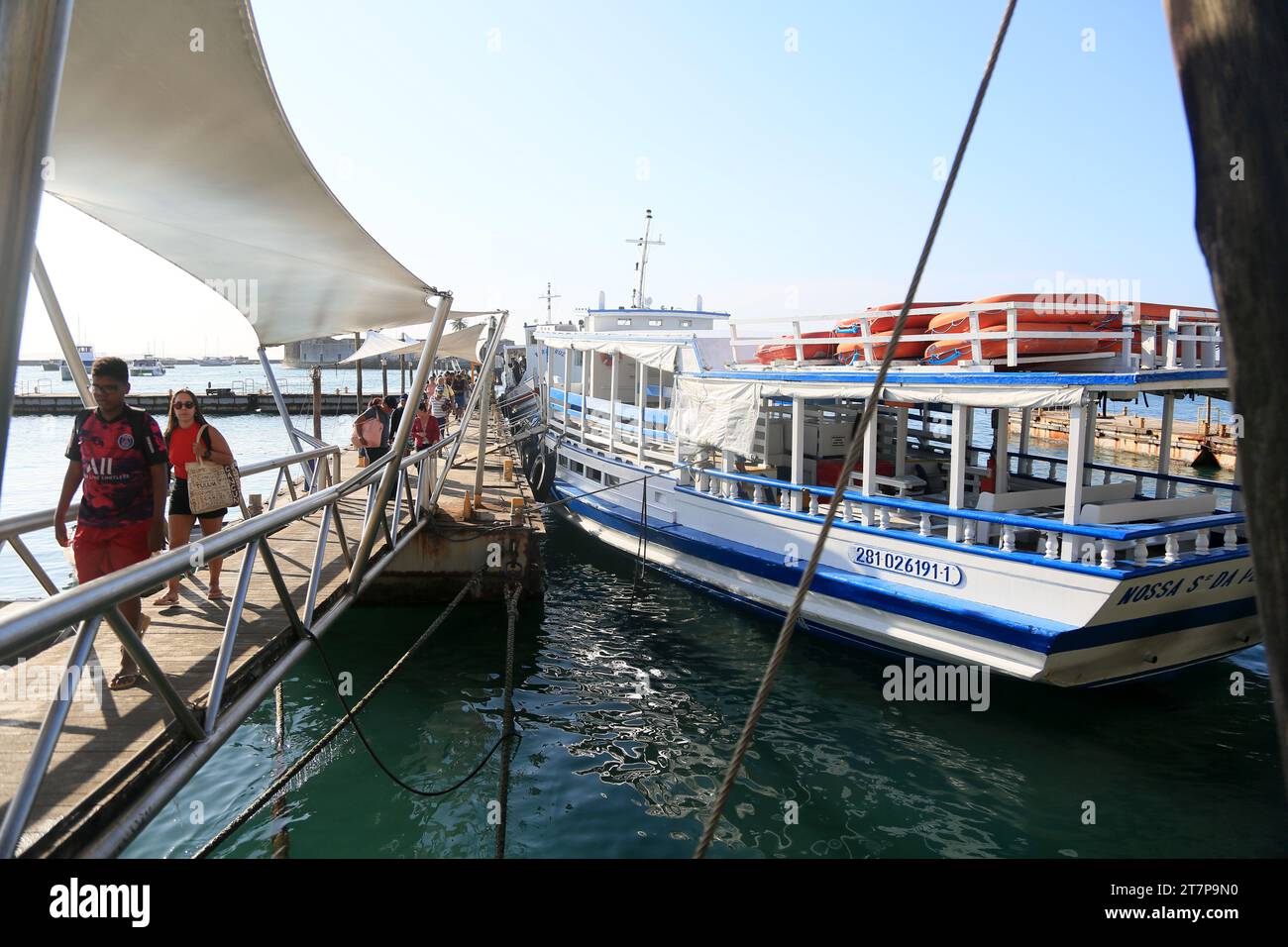 vera cruz, bahia, brazil - october 13, 2023: passengers using a boat to ...