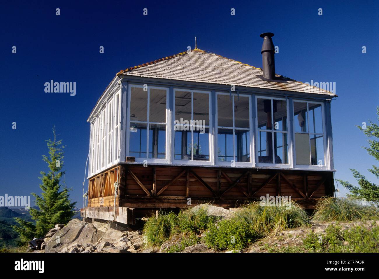 Gold Butte Lookout, Willamette National Forest, Oregon Stock Photo - Alamy