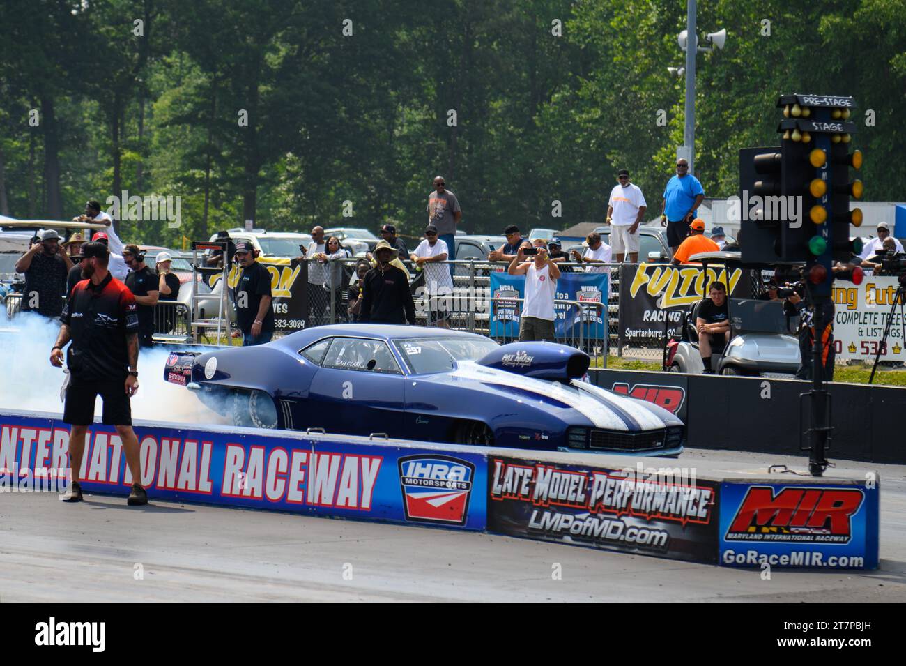 Muscle Cars racing on the drag strip at the Maryland International ...