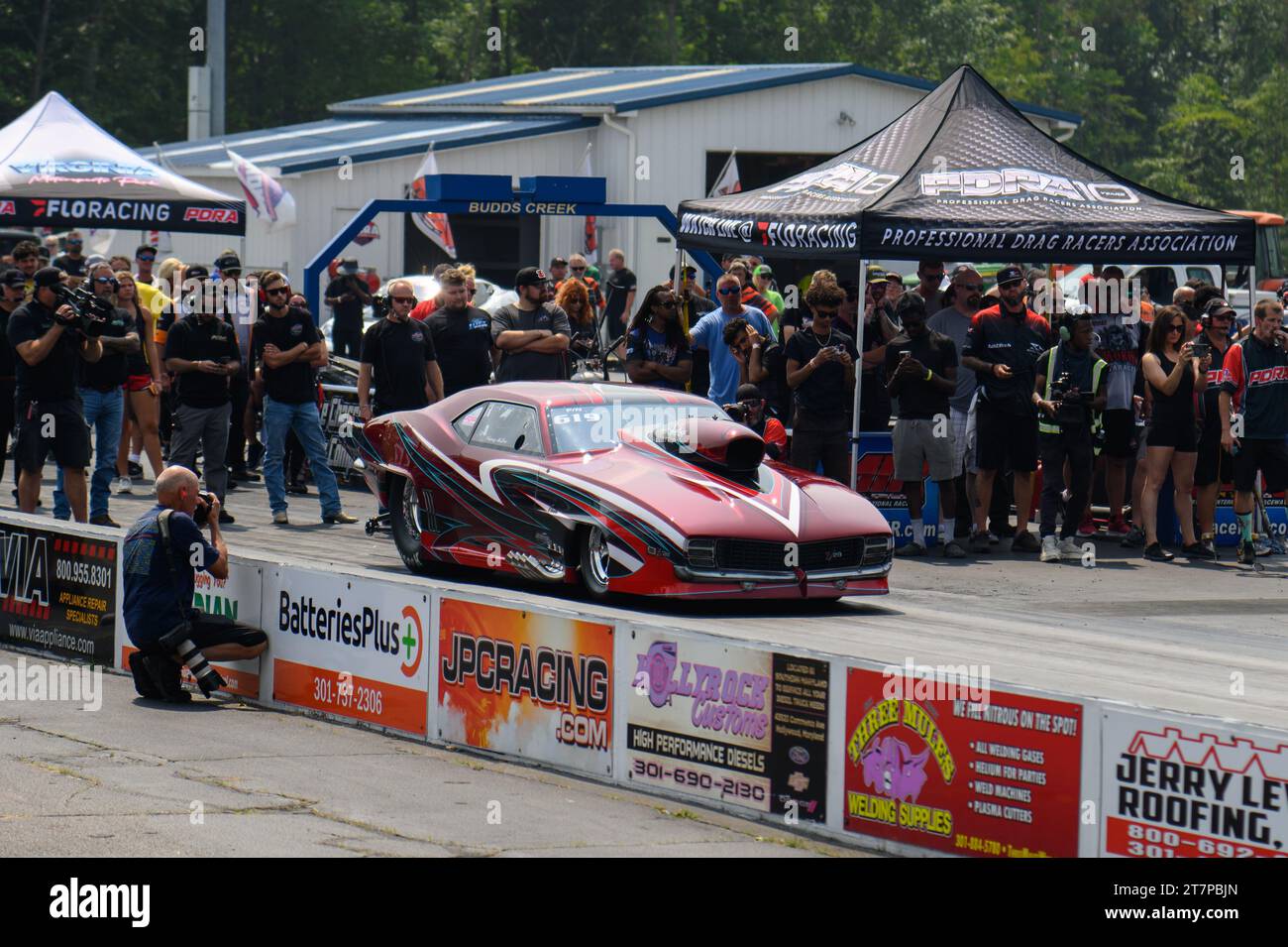 Muscle Cars racing on the drag strip at the Maryland International ...