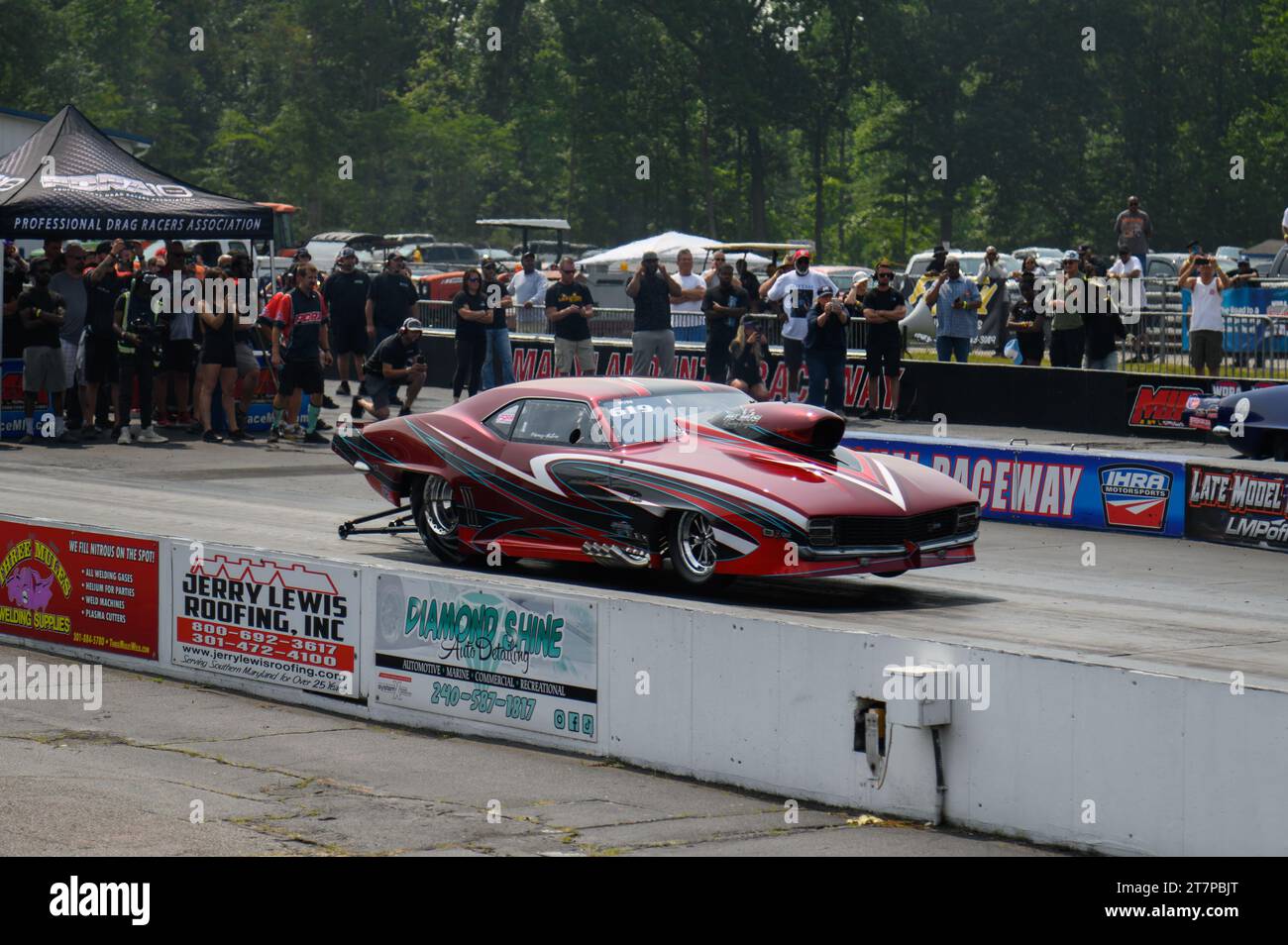 Muscle Cars racing on the drag strip at the Maryland International ...