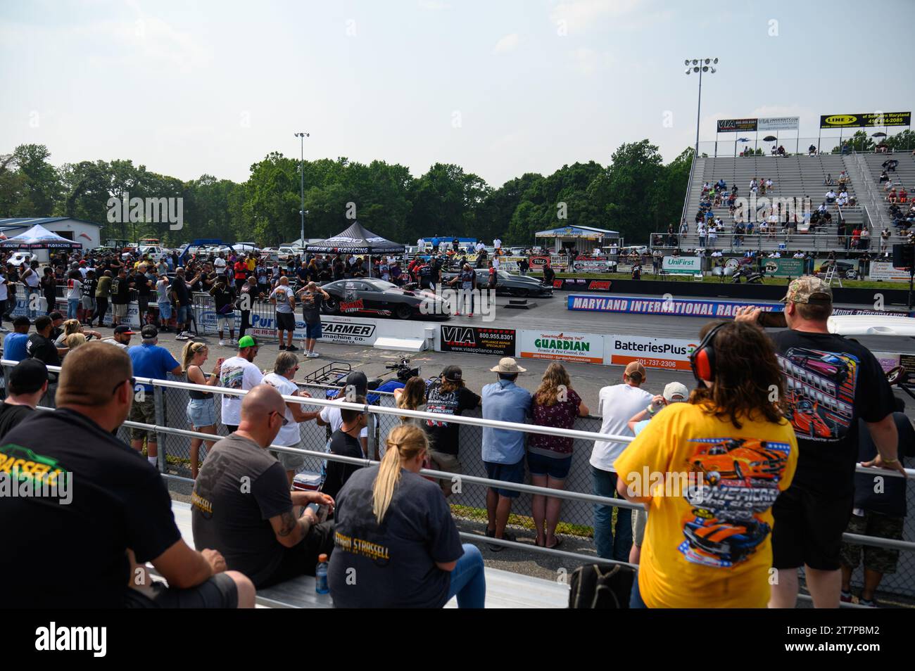 Muscle Cars racing on the drag strip at the Maryland International ...