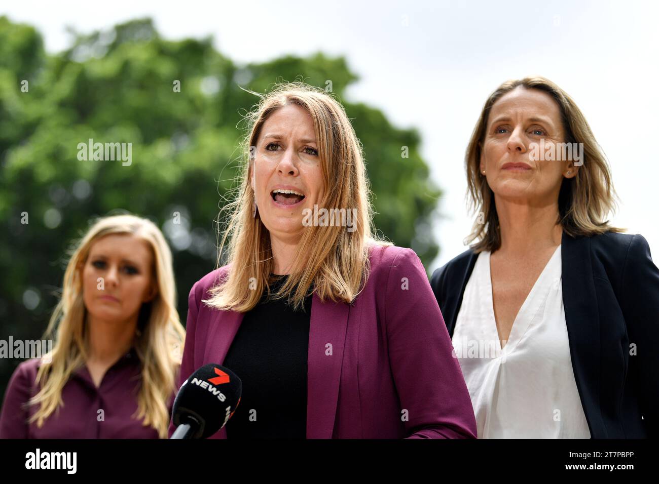 Sydney, Australia. 17th Nov, 2023. NSW Greens' Kobi Shetty (centre ...