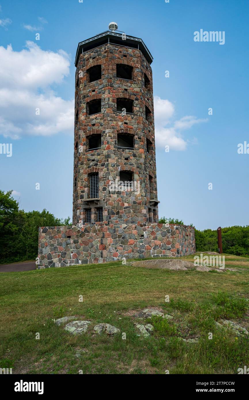 Enger Tower in Enger Park Looks Over Duluth, Minnesota Stock Photo - Alamy