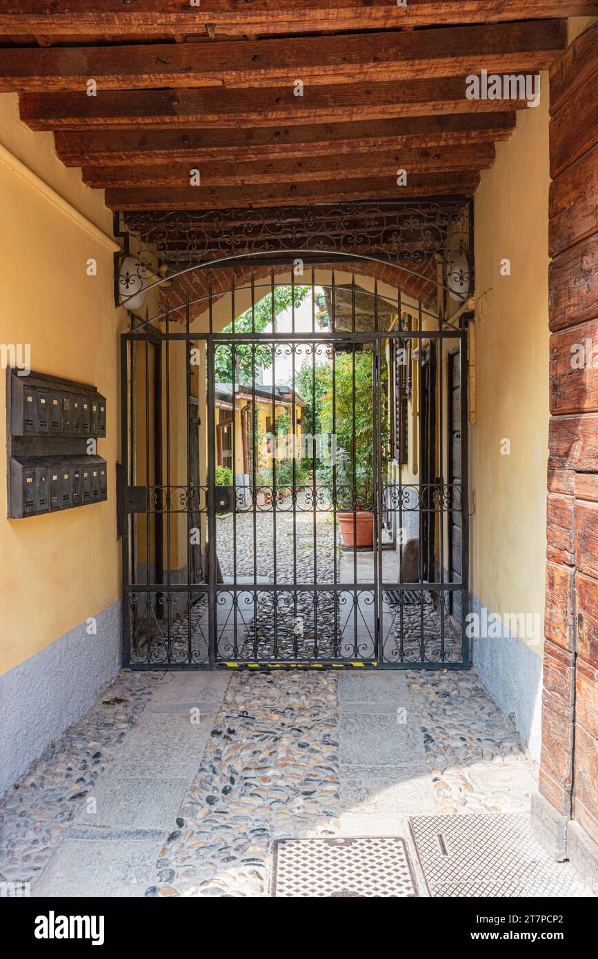 The gates of milan hi-res stock photography and images - Alamy