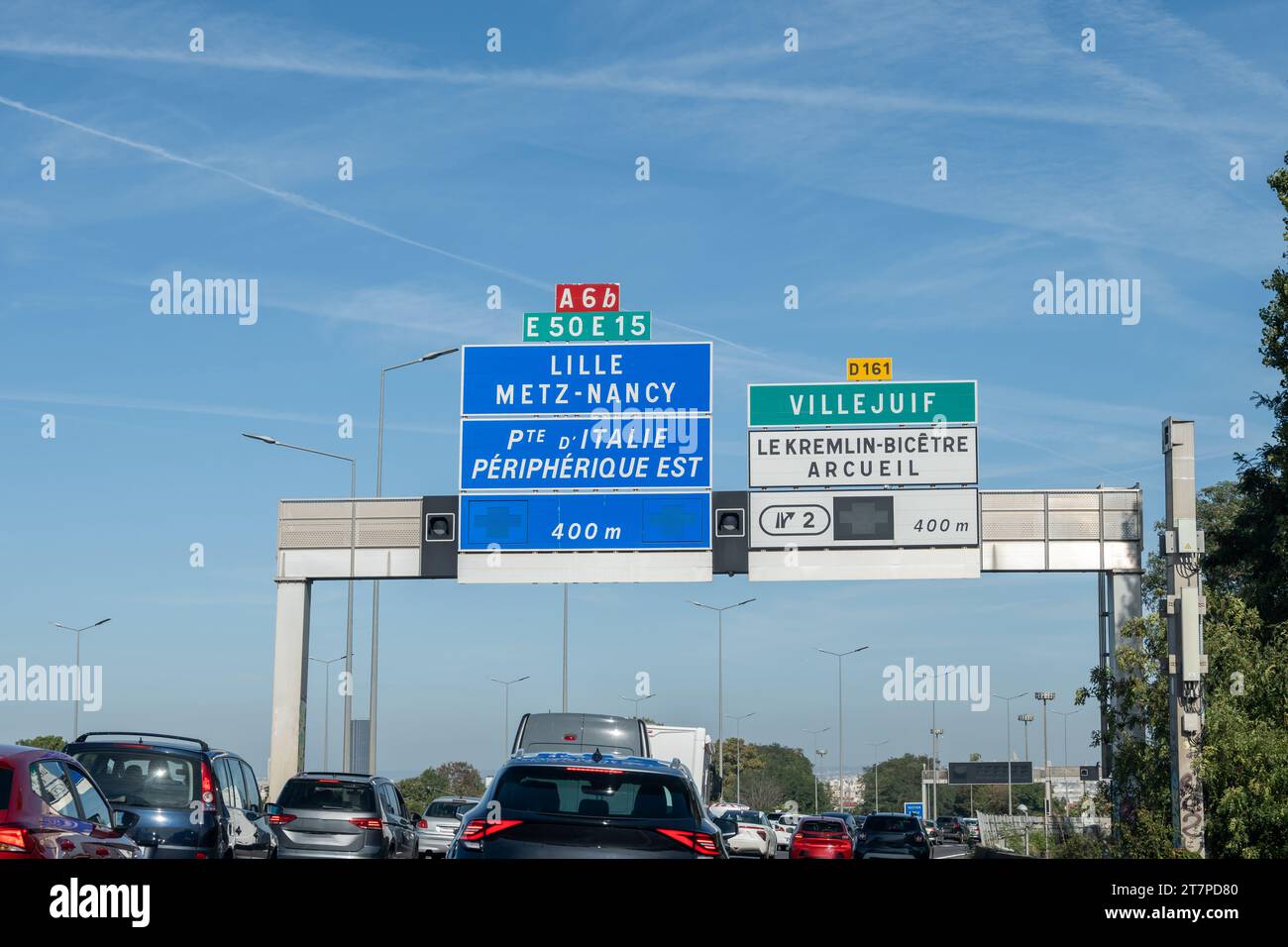 Highway road signs Paris, driving in heavy traffic on ring road of ...
