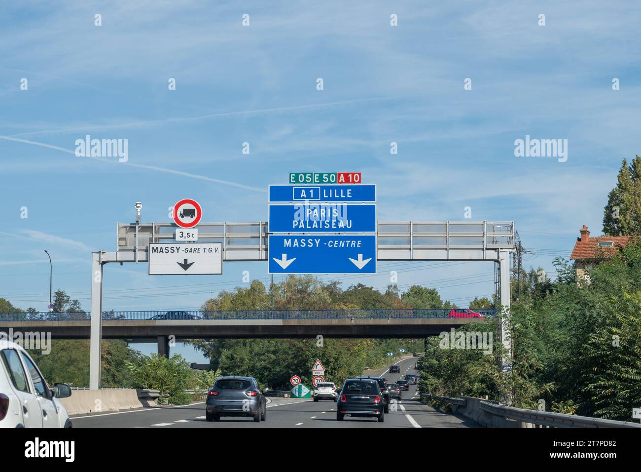 Highway road signs Paris, driving in heavy traffic on ring road of ...