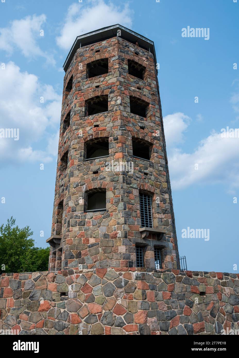 Enger Tower in Enger Park Looks Over Duluth, Minnesota Stock Photo - Alamy