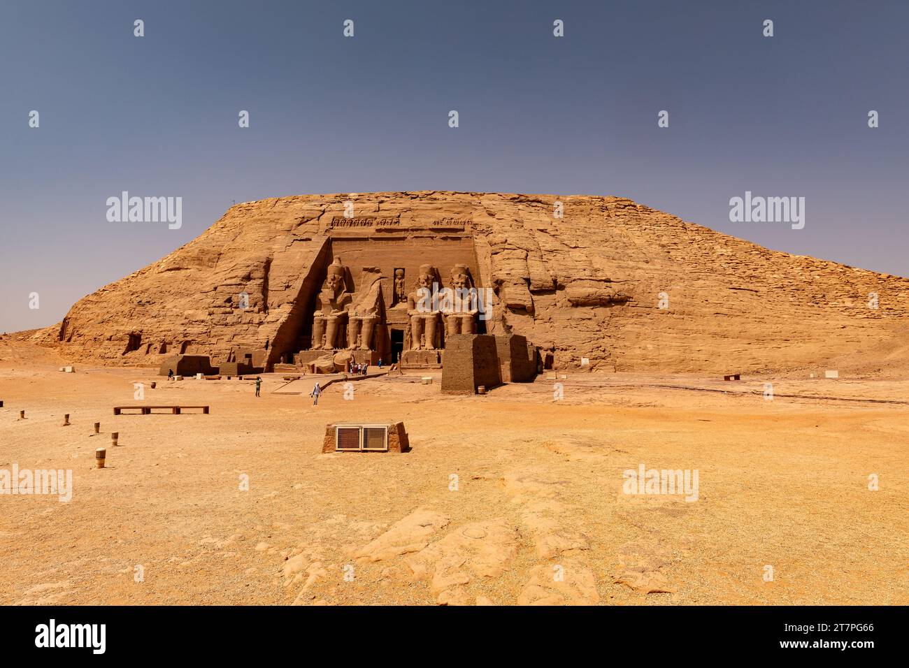 Giant sandstone statues on the exterior of Abu Simbel temple ancient ...