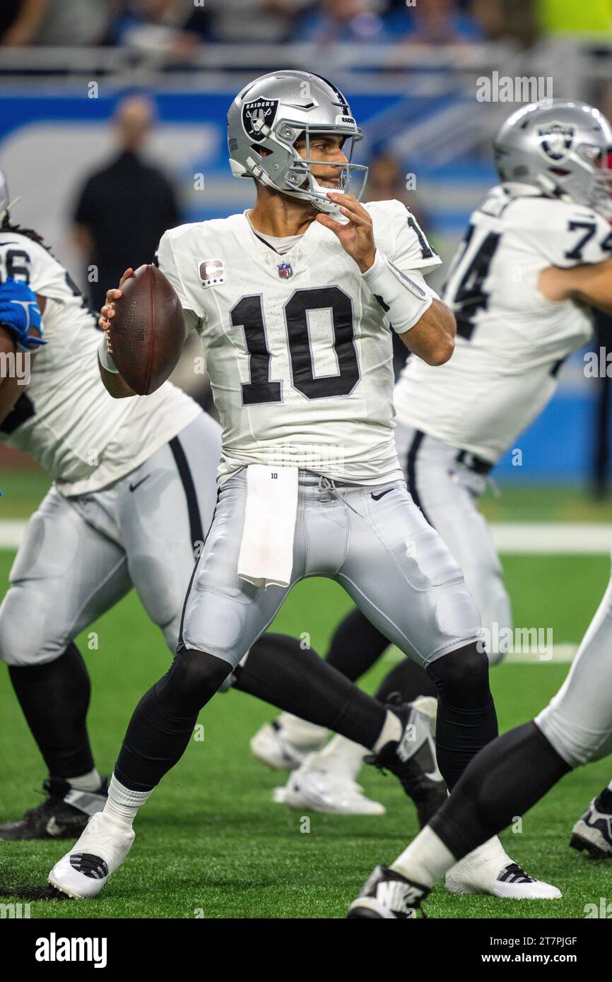 Detroit, MI, USA: Las Vegas Raiders quarterback Jimmy Garoppolo (10 ...