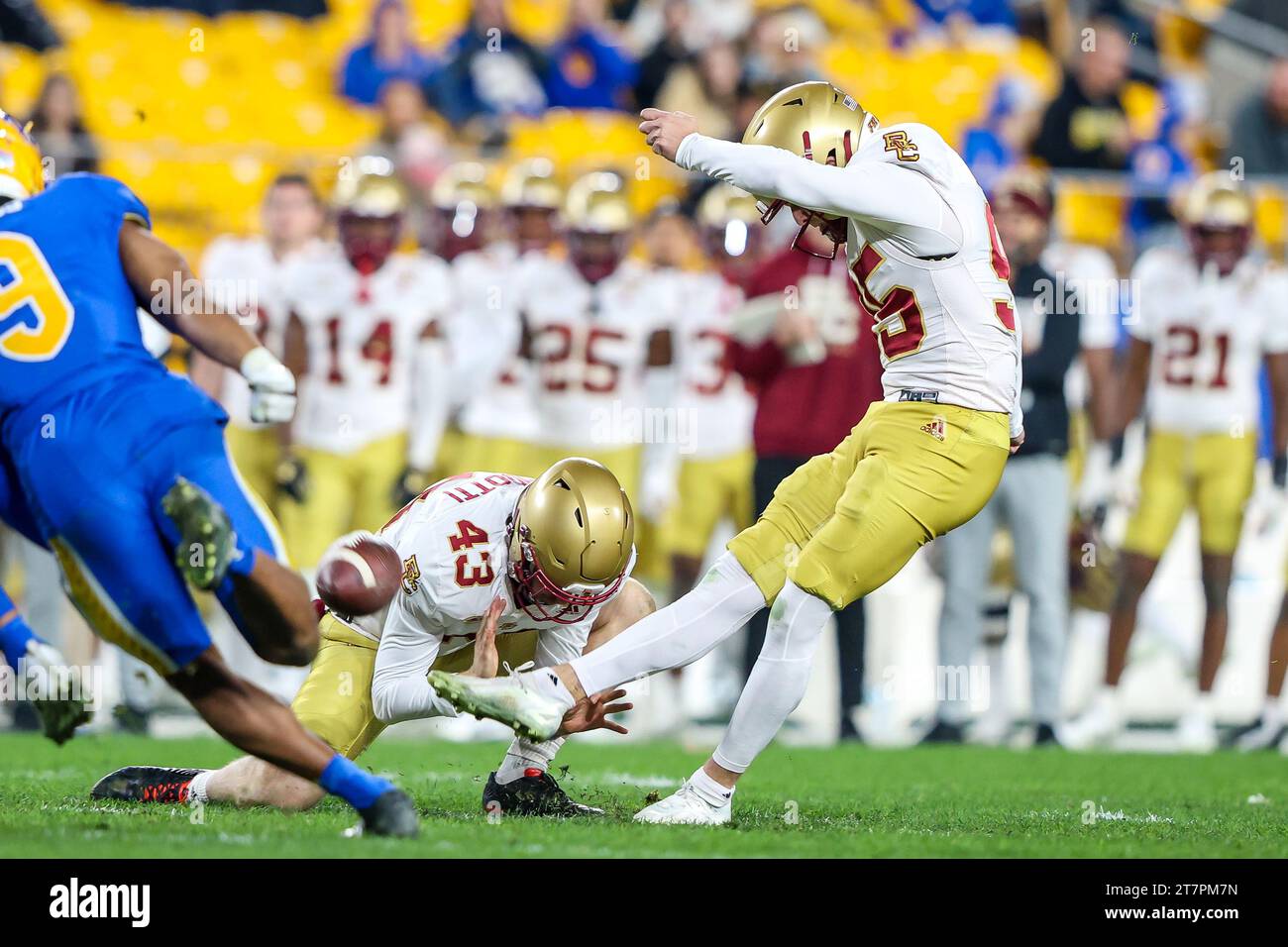 Boston college eagles football hi-res stock photography and images - Alamy