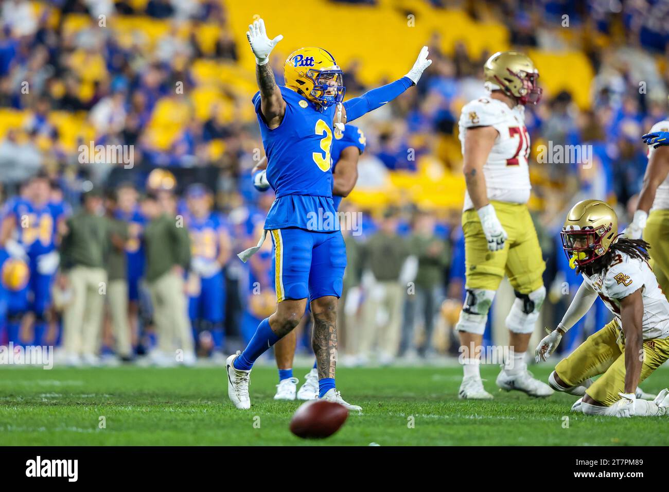 Pittsburgh, Pennsylvania, USA. 16th Nov, 2023. Pitt Panthers safety ...