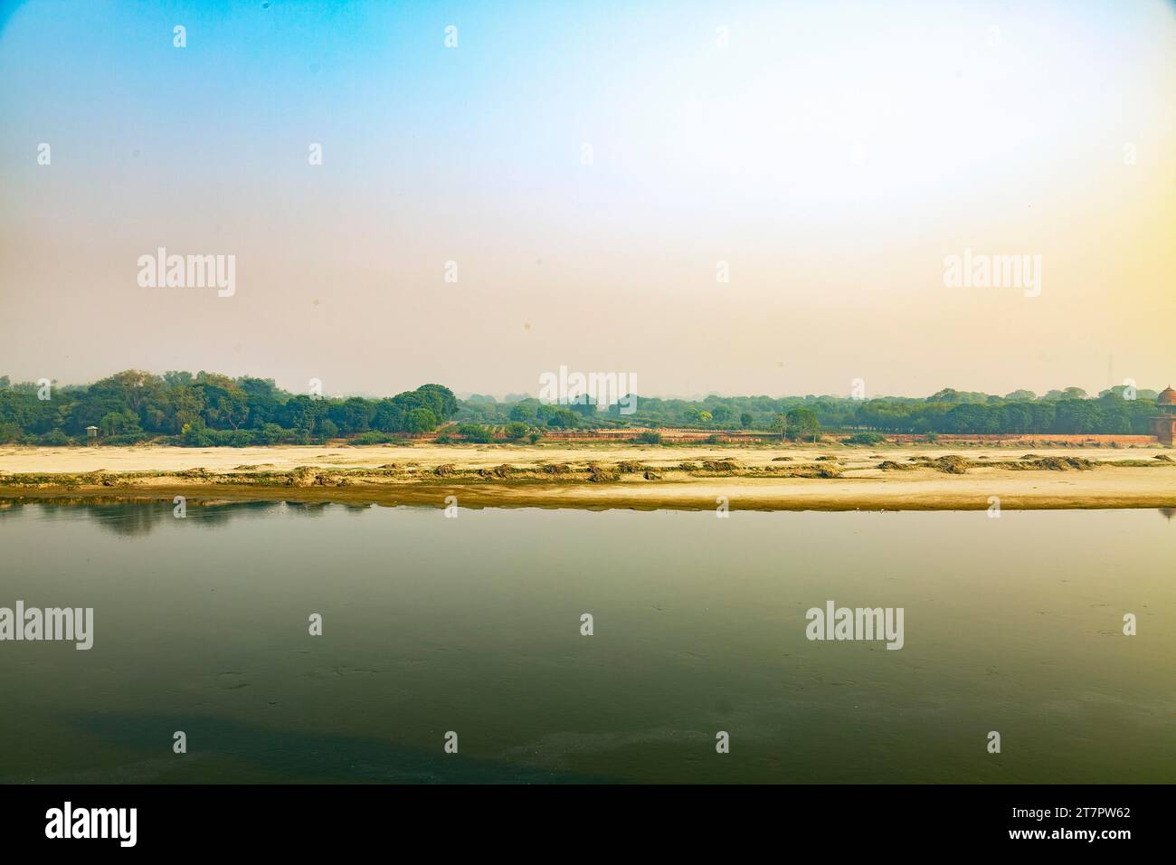 Yamuna river flowing behind Taj mahal building in Agra, India Stock ...