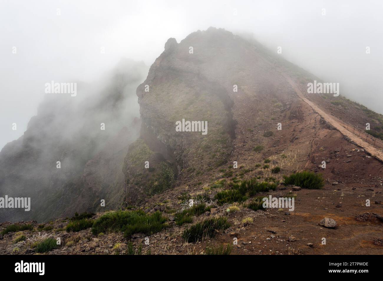 Hiking trail PR1 Vereda do Areeiro in the fog, from Pico do Arieiro to ...