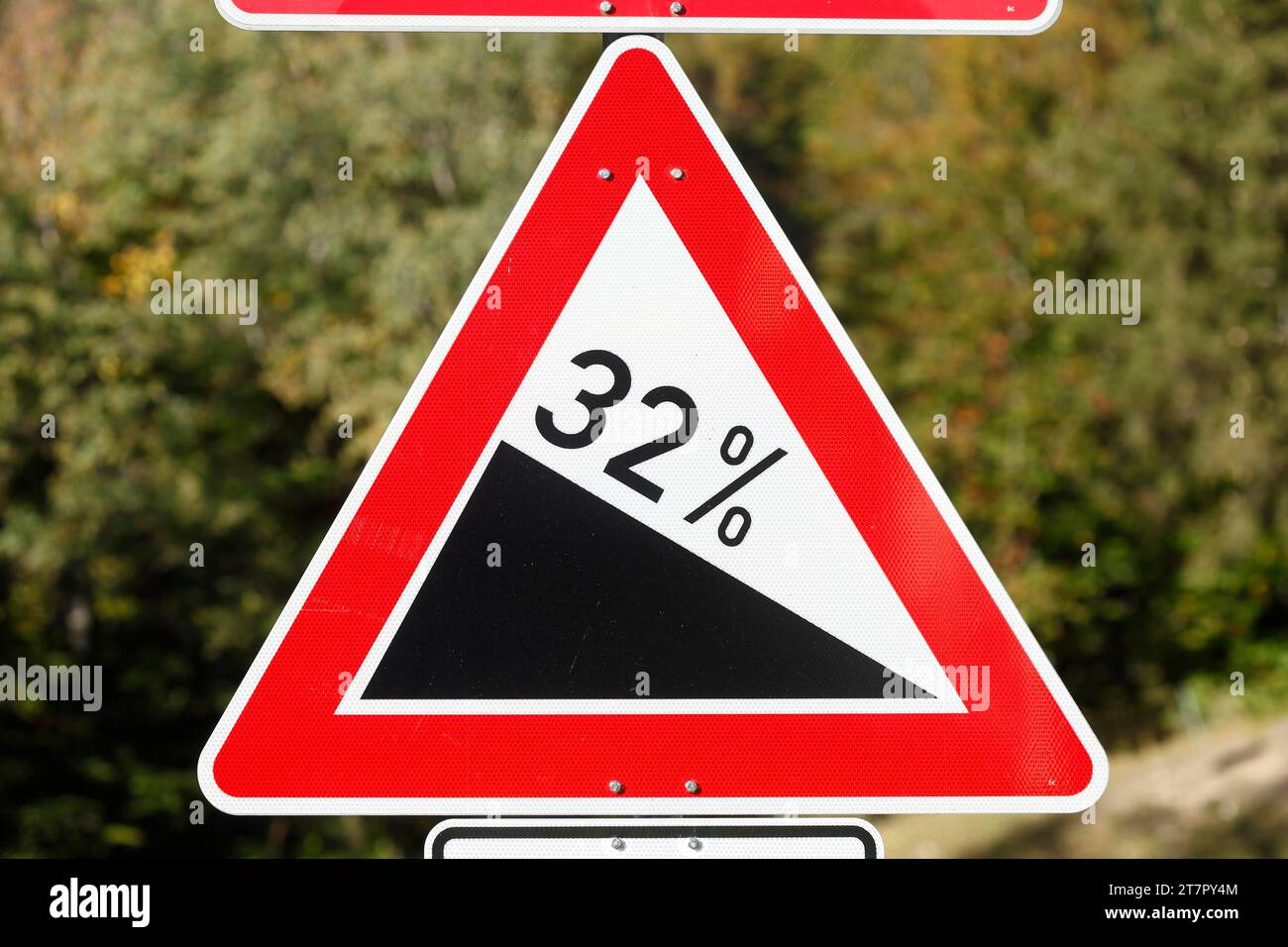 Traffic sign, gradient 32 %, Garmisch-Partenkirchen, Upper Bavaria ...