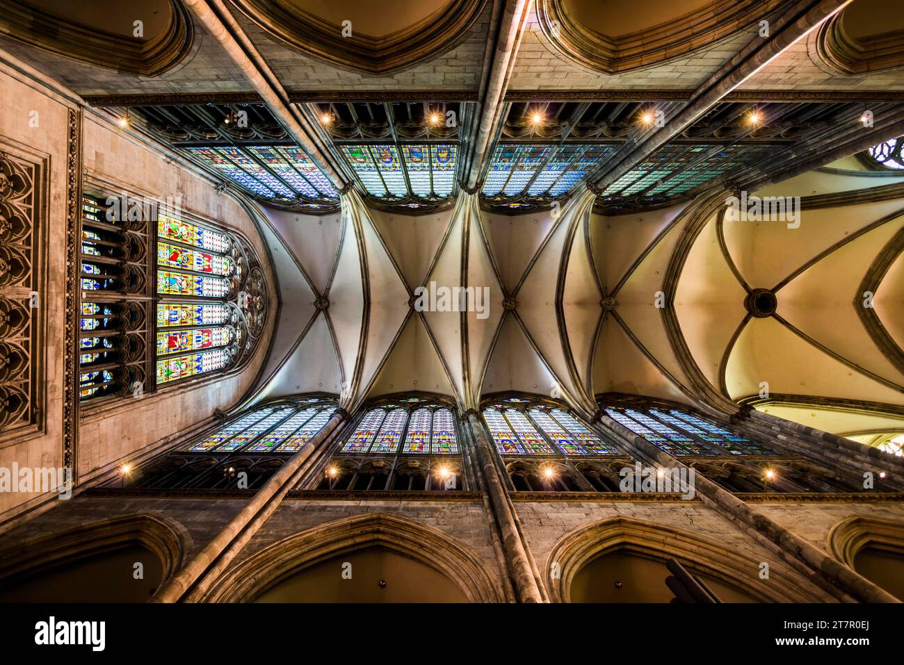 Cologne cathedral interior hi-res stock photography and images - Alamy