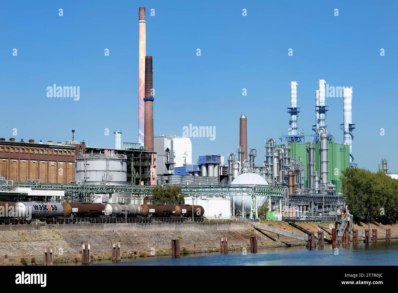 View main industrial factory city hi-res stock photography and images ...