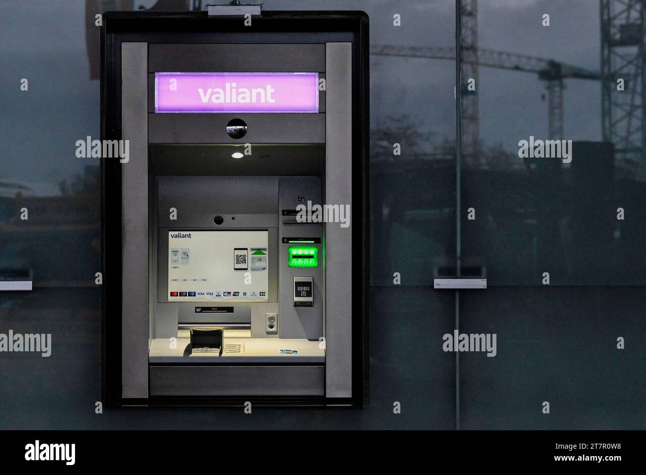 ATM Valiant Bank Stock Photo - Alamy