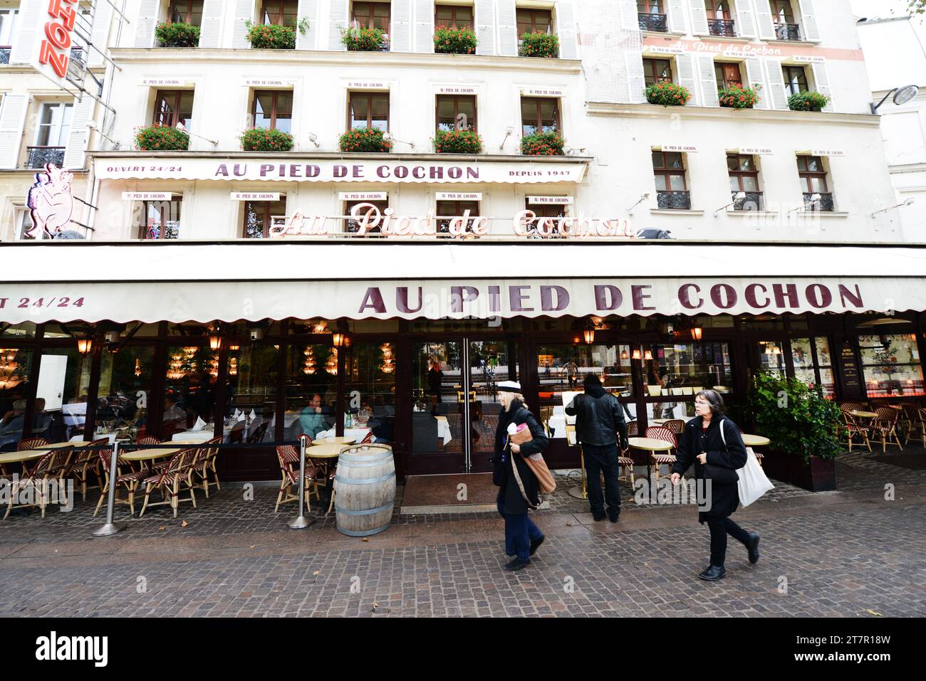 Au Pied de Cochon French restaurant on Rue Coquillière in Paris, France ...