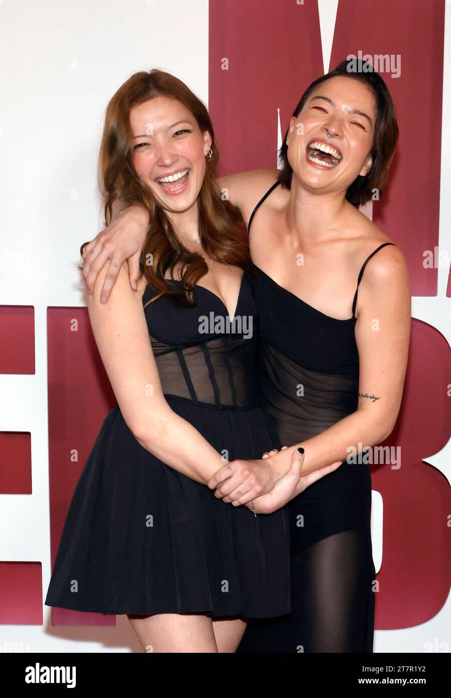 LOS ANGELES, CA - NOVEMBER 16: Saylor Curda and Piper Curda at the ...