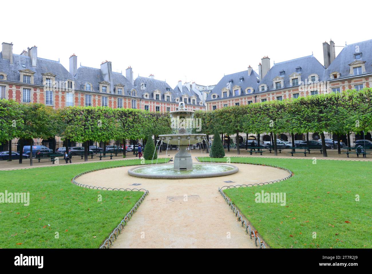 Place des Vosges in Paris, France Stock Photo - Alamy