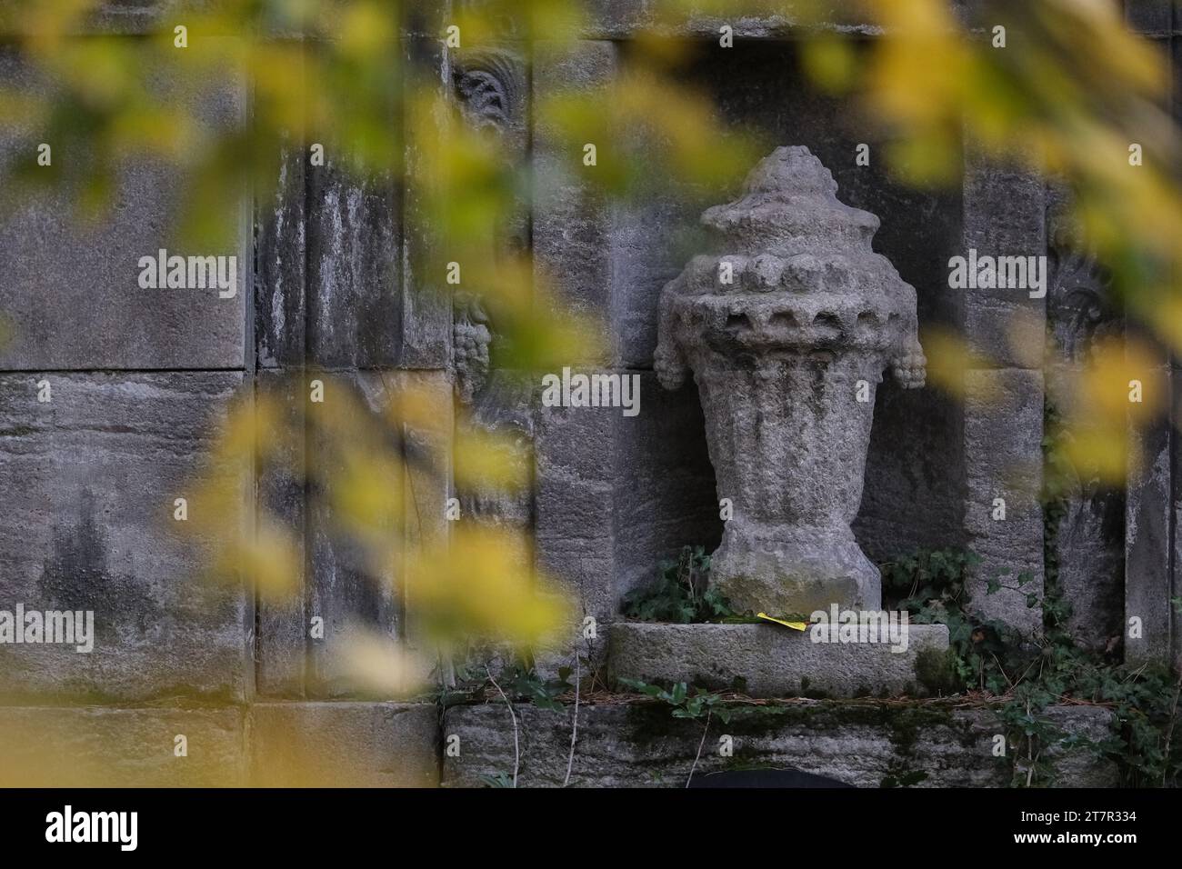 Leipzig, Germany. 16th Nov, 2023. A stone urn at a gravesite in the ...