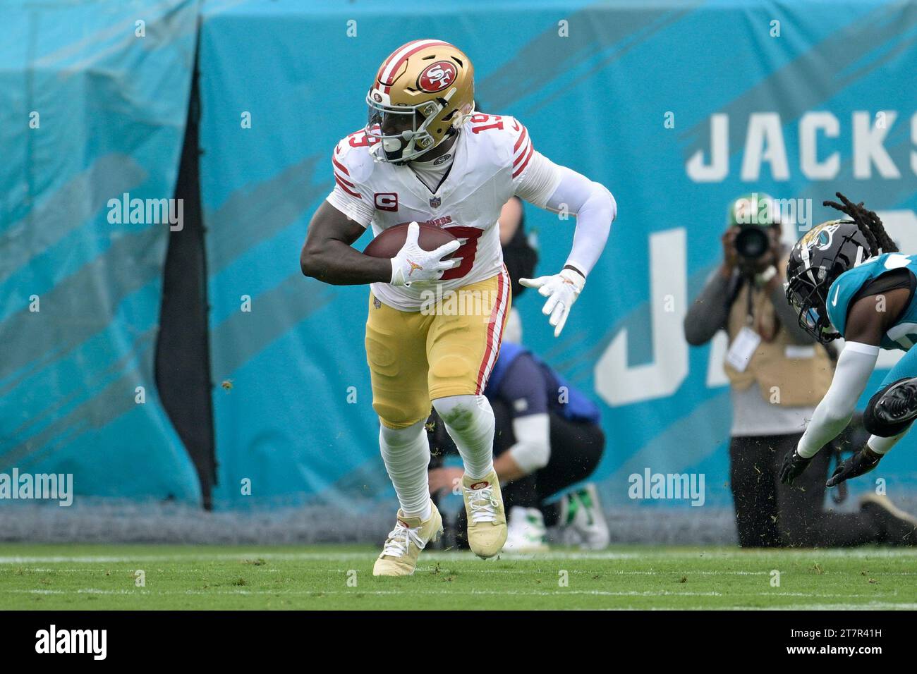 San Francisco 49ers wide receiver Deebo Samuel (19) runs after catching ...