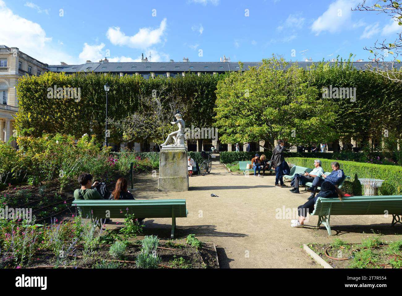 Le jardin du palais royal paris hi-res stock photography and images - Alamy