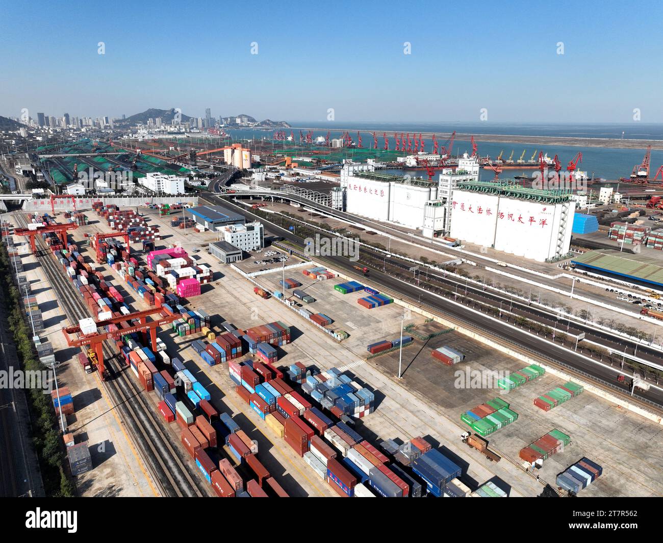 LIANYUNGANG, CHINA - NOVEMBER 17, 2023 - Large machinery lifts transit ...
