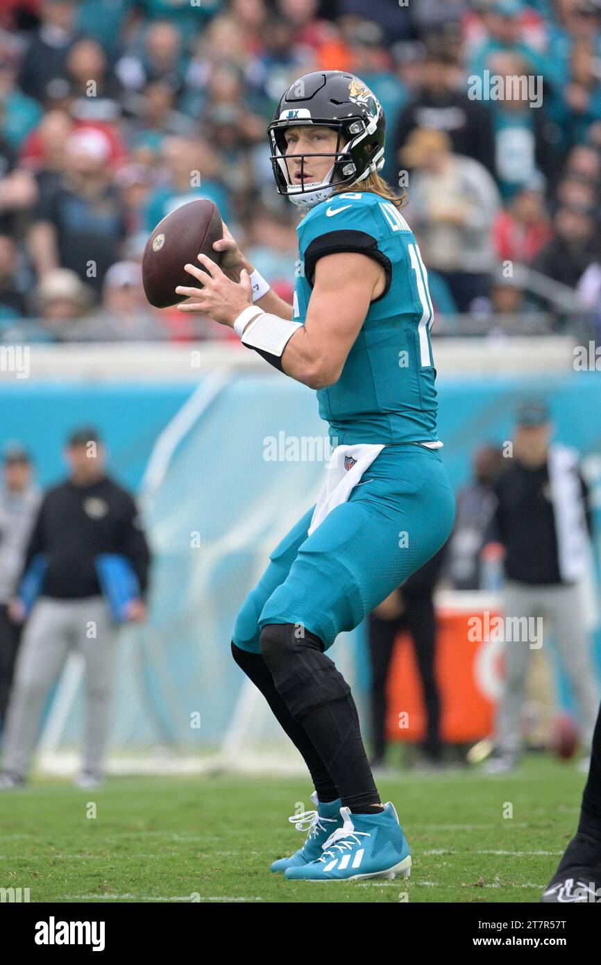 Jacksonville Jaguars quarterback Trevor Lawrence (16) sets up to throw ...