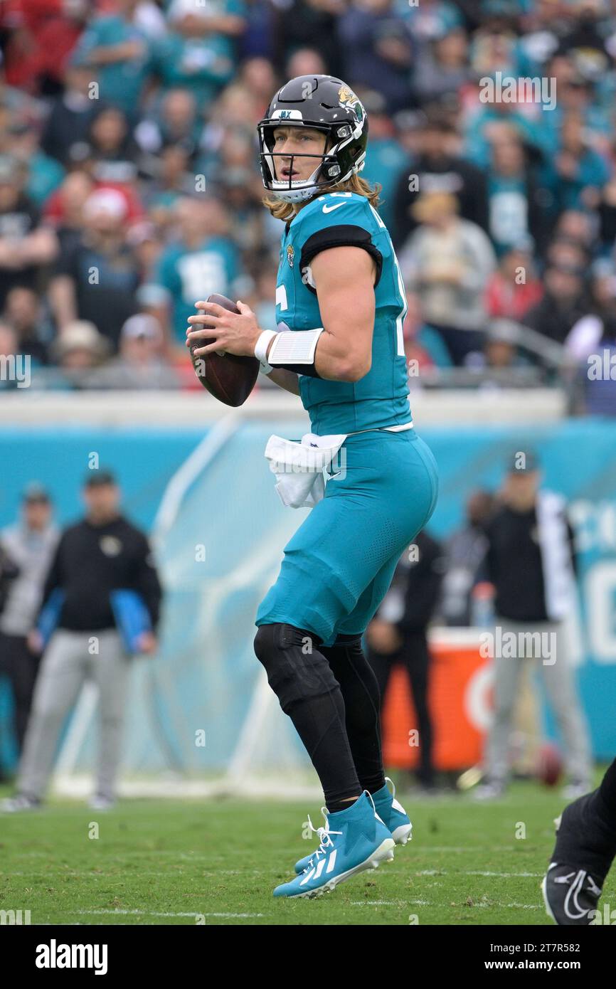 Jacksonville Jaguars quarterback Trevor Lawrence (16) sets up to throw ...