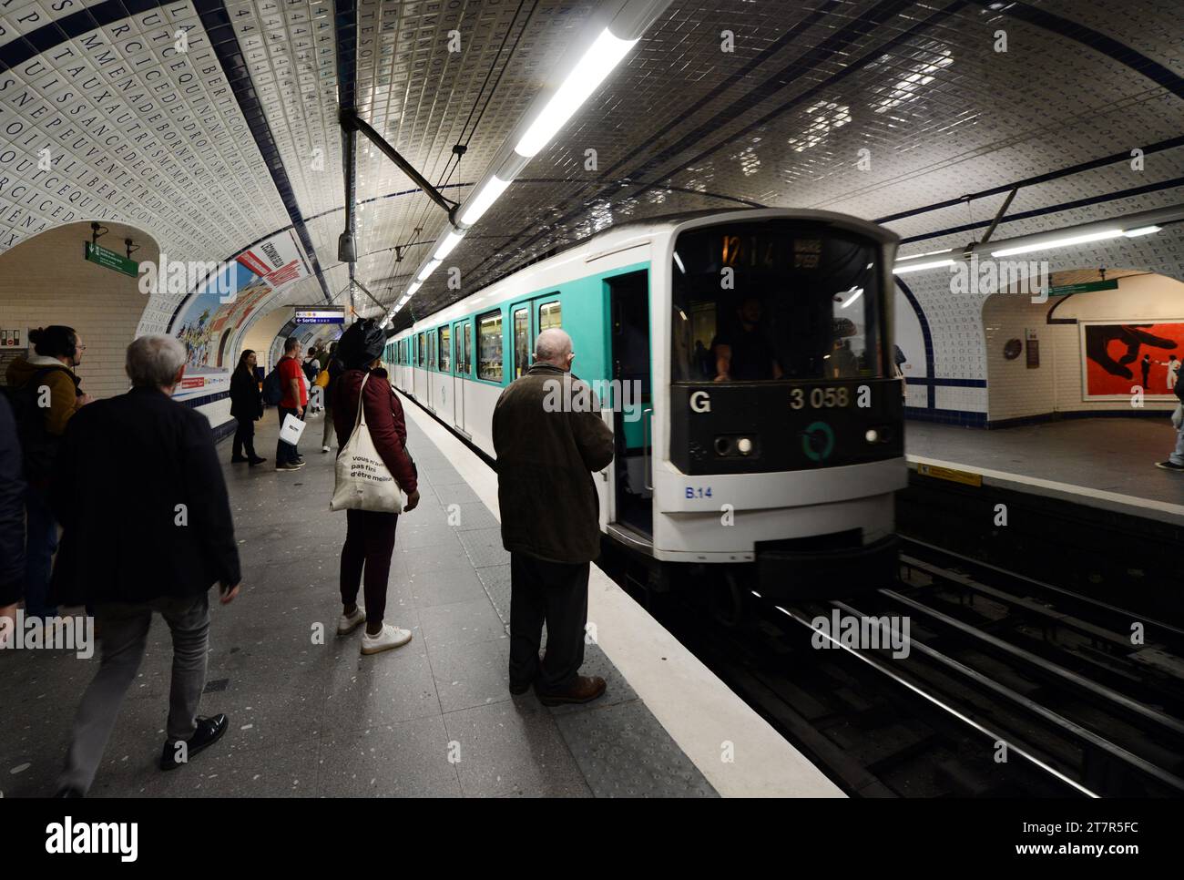 Passengers waiting for the Metro train at the Concorde Metro station in ...