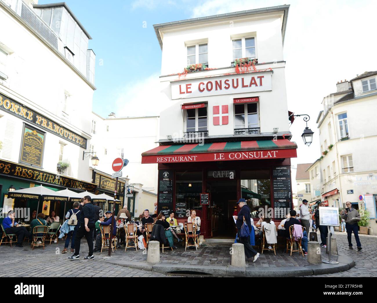 The vibrant streets of Rue Saint-Rustique and Rue Norvins in Montmartre ...