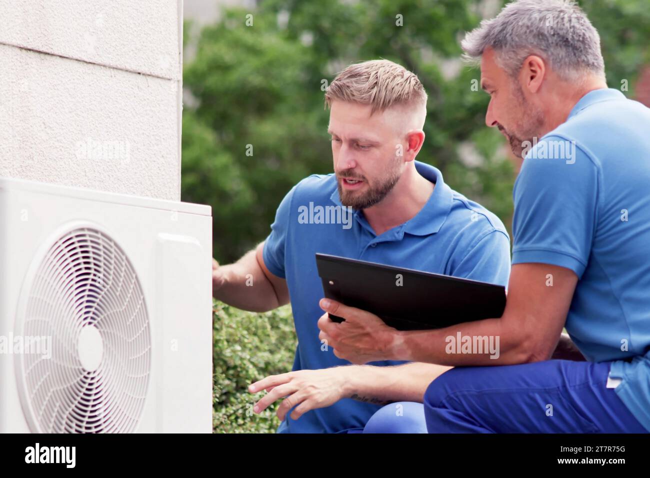 Man installing air duct hi-res stock photography and images - Alamy