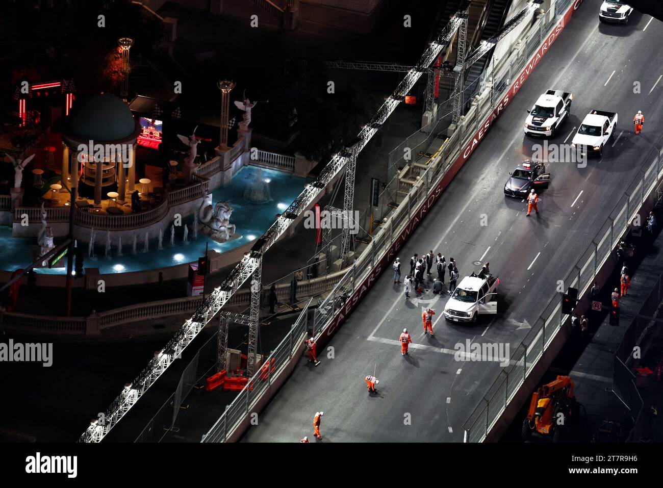 Las Vegas, USA. 16th Nov, 2023. Marshals repair a manhole cover after ...
