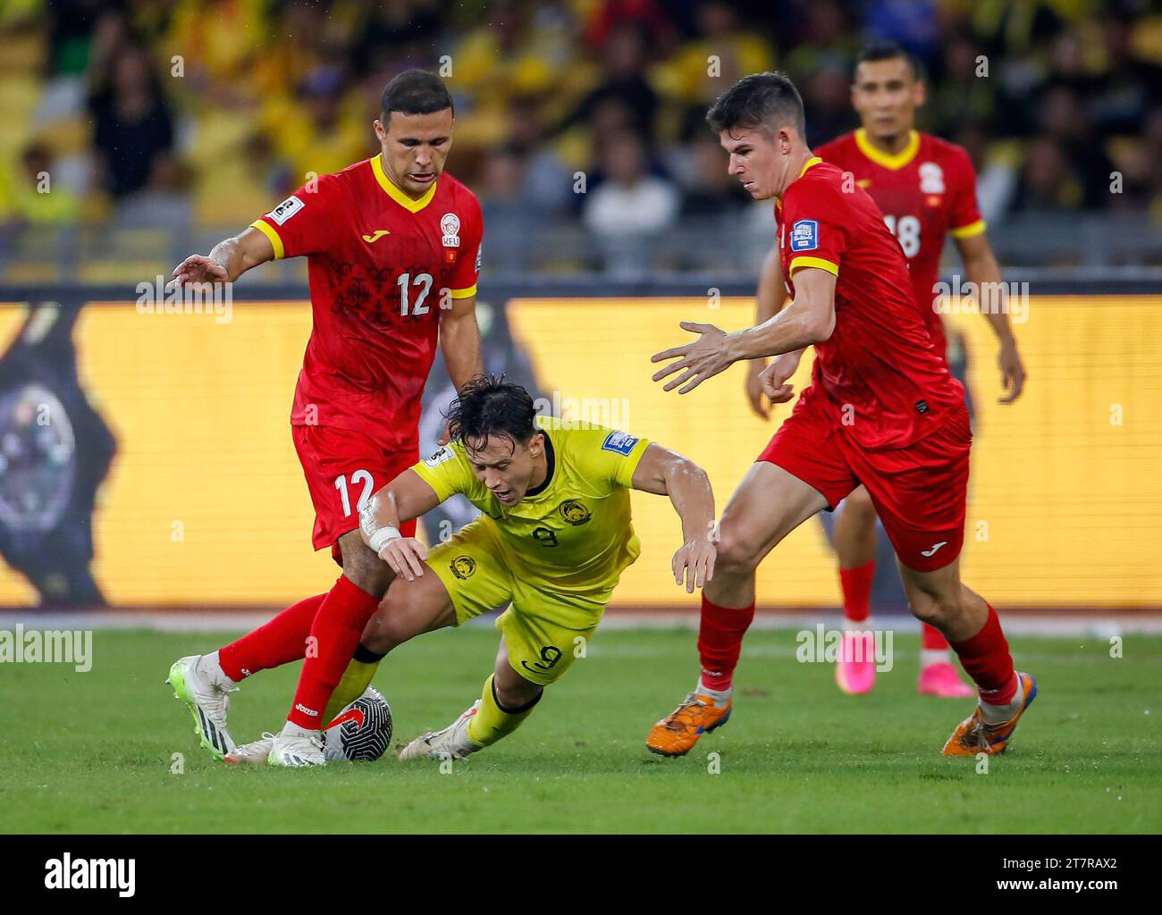 Kuala Lumpur, Malaysia. 16th Nov, 2023. Abdurakhmanov Odilzhon of Kyrgyz Republic (L) and Darren ...