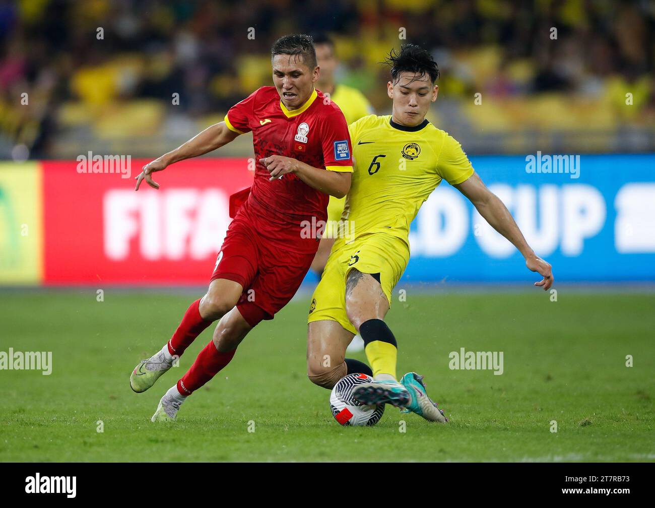 Kuala Lumpur, Malaysia. 16th Nov, 2023. Baryrkanov Ernisty of Kyrgyz Republic (L) and Darren Lok ...