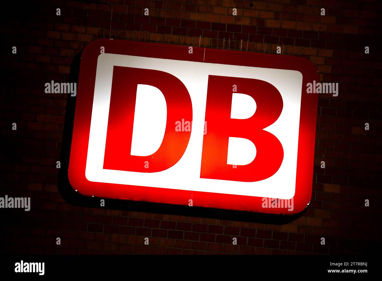 Bremen, Germany. 17th Nov, 2023. The DB sign lights up at Bremen's main ...