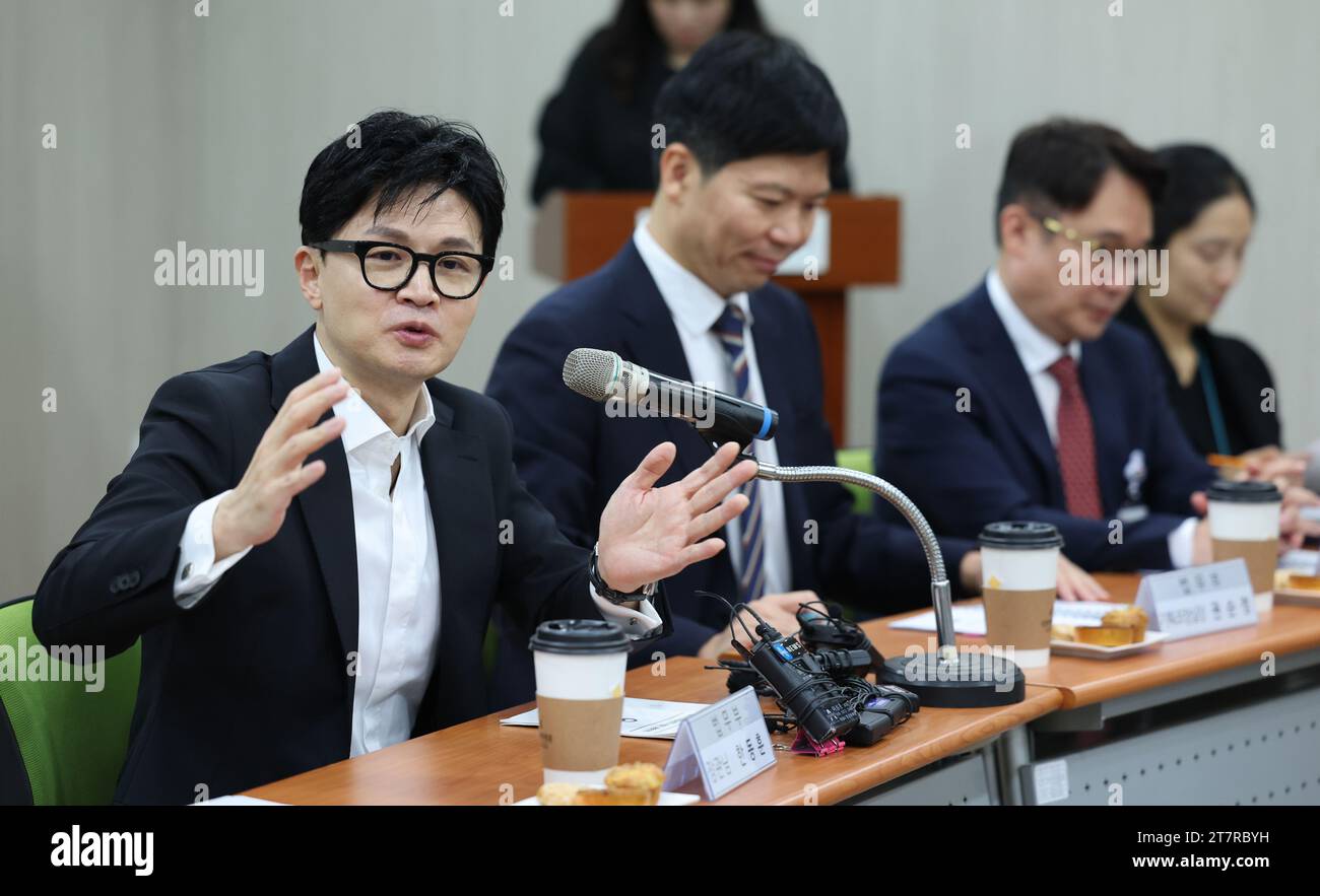17th Nov, 2023. Justice minister visits Daegu Justice Minister Han Dong ...